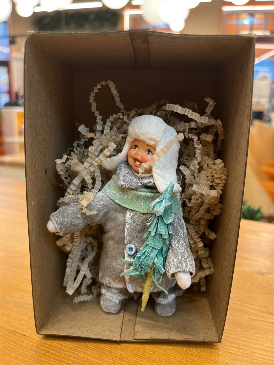 Елочная игрушка O.Flowers "Мальчик с ёлкой", ручная работа, из ваты