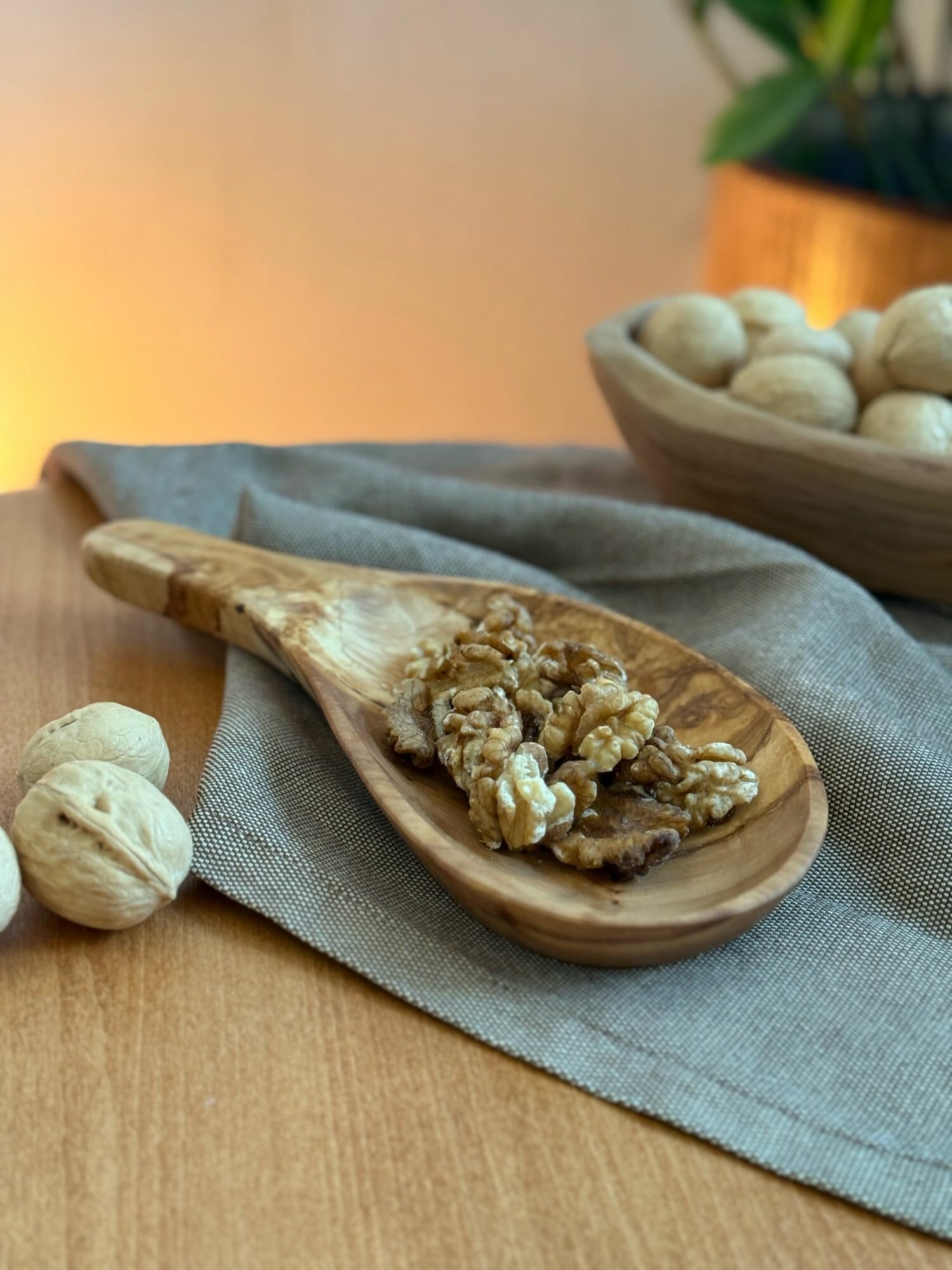 Миска OliWood, овальная, с ручкой, из оливкового дерева, ручная работа - 1 шт