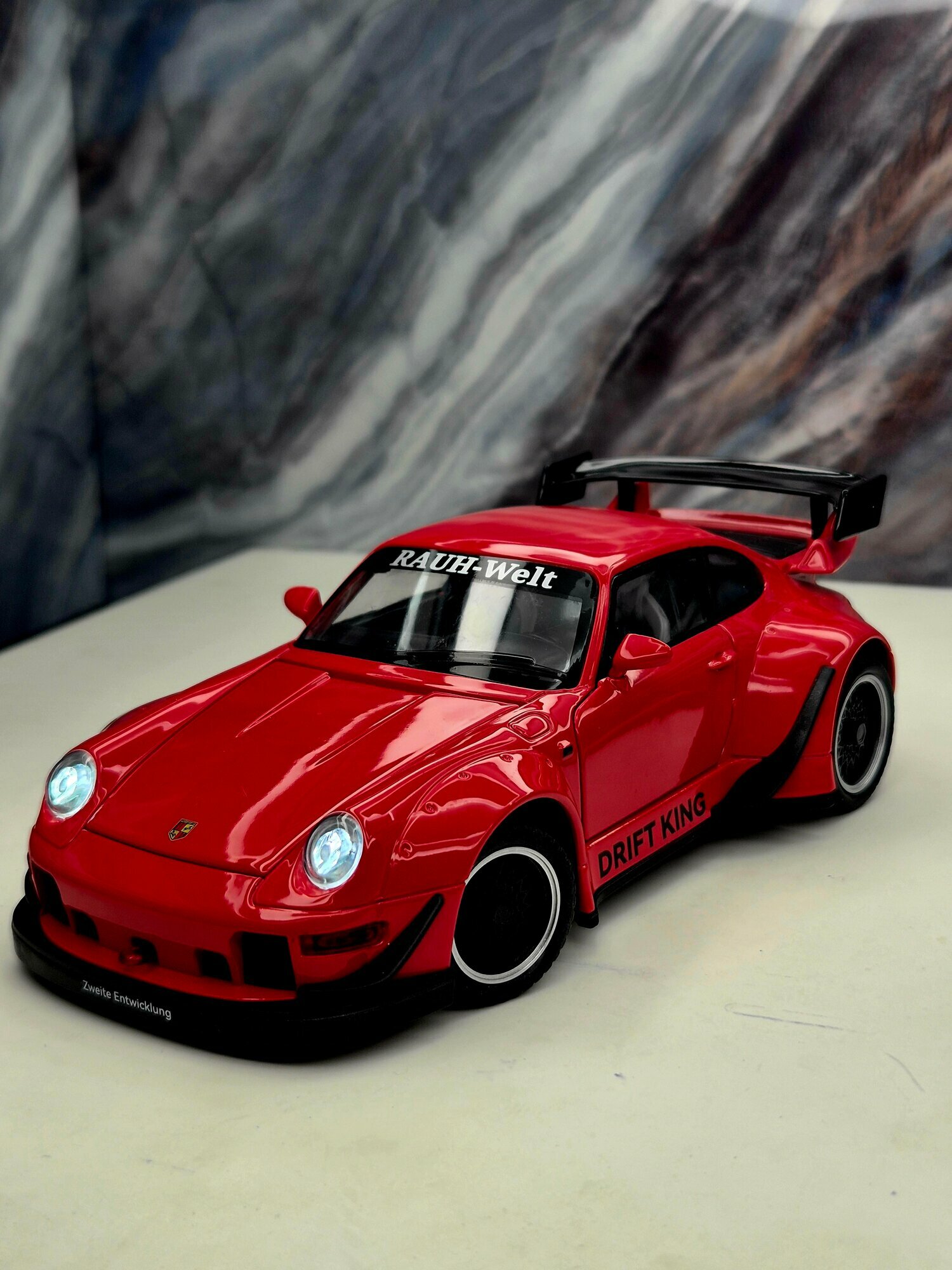Металлическая машинка Porshe 911 RWB 1:24 свет звук инерционная