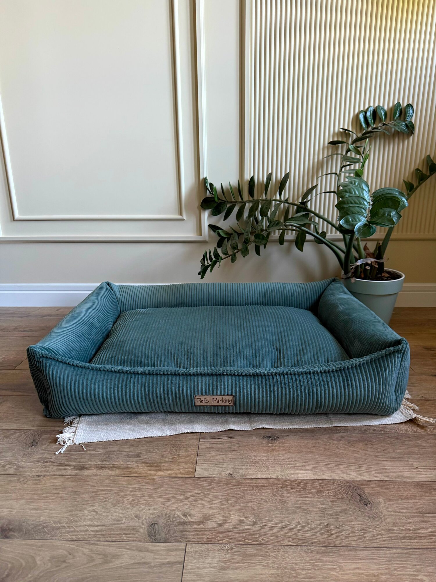 Лежанка со съёмным чехлом Pets Parking, L (96x67 см), для кошек и собак, велюр, гипоаллергенный холлофайбер, зеленая.
