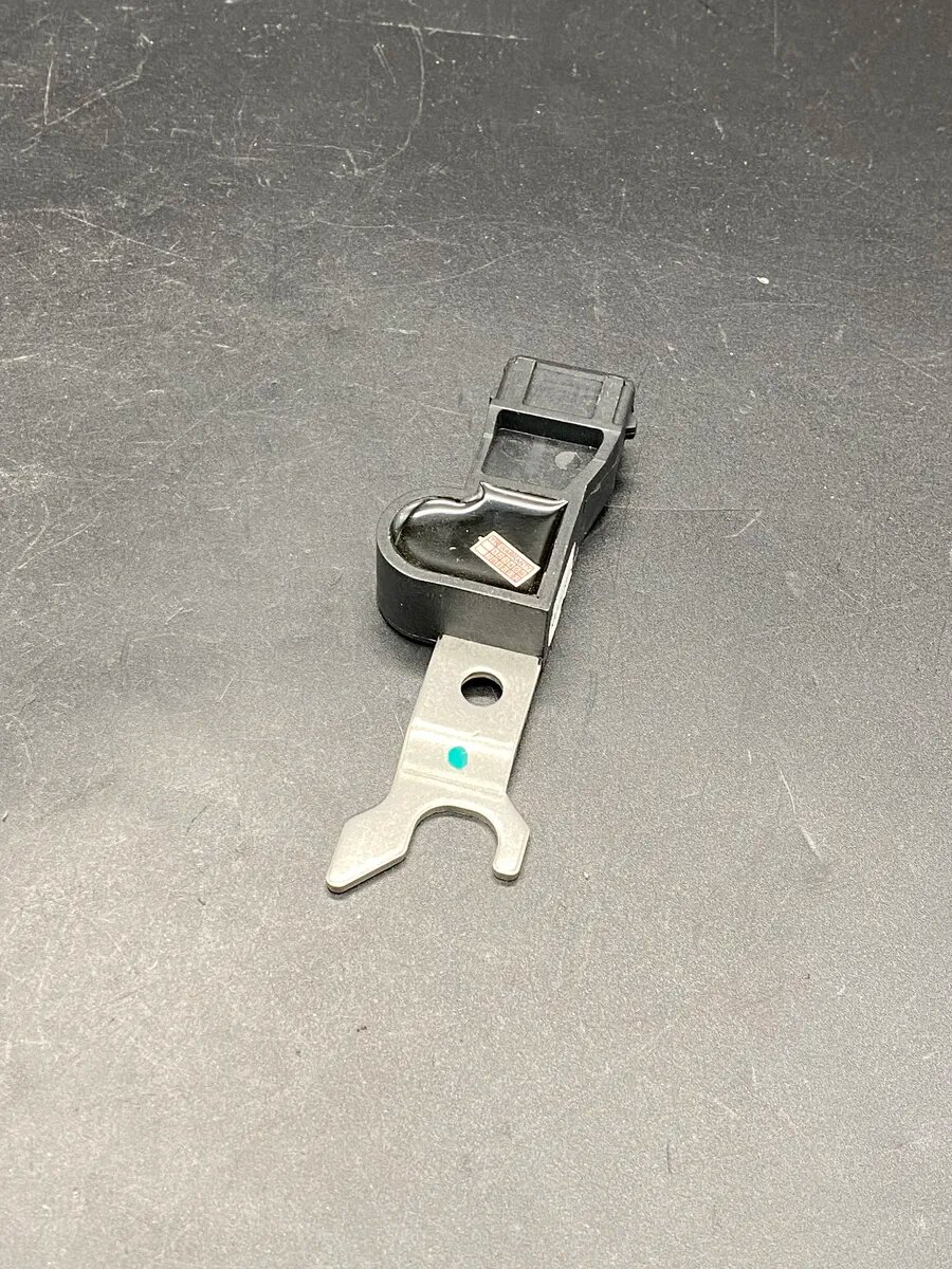 Датчик положения распредвала Новое Cargoparts