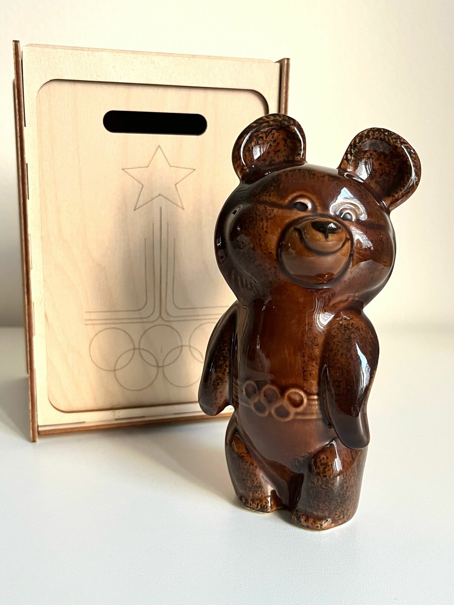 Статуэтка "Олимпийский мишка" Фарфор. ЗИК. Конаково. СССР. В подарочной коробке. Высота: 15 см.