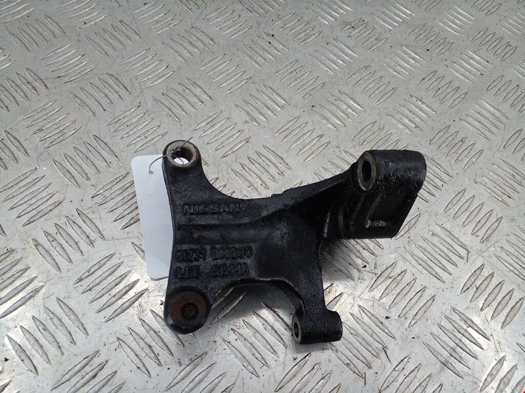 Кронштейн (крепление лапа) двигателя Nissan Primera P12 11231BM501 арт. 1595351