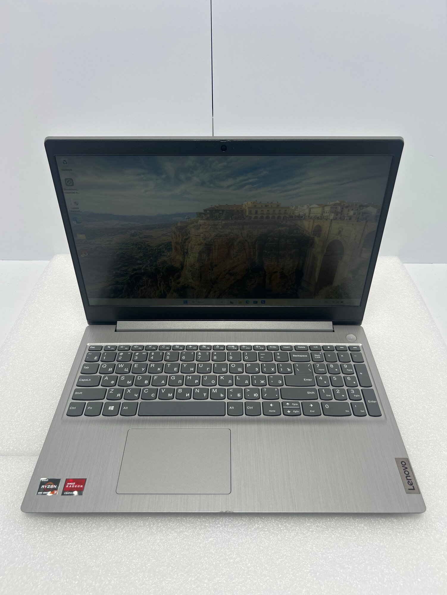 Ноутбук Lenovo 3-15ARE05 (81W40031RK) 15.6"/AMD Ryzen 3 4300U/RAM 8GB/SSD 256GB/AMD Radeon Graphics/1920x1080 IPS/WIndows 11/Подсветка кл-ры: нет/Цвет: серый. Состояние: B1