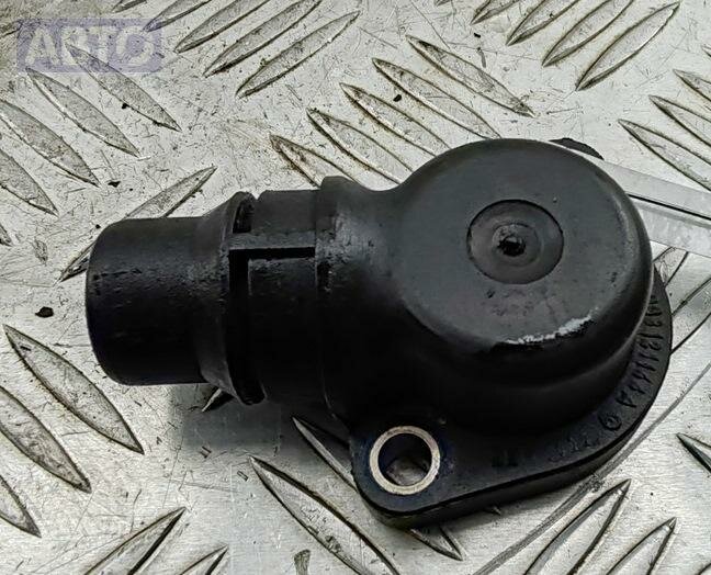 Фланец (тройник) системы охлаждения Volkswagen Passat B5+ (GP)