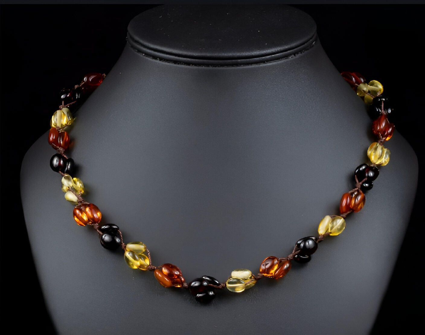 Бусы, янтарь