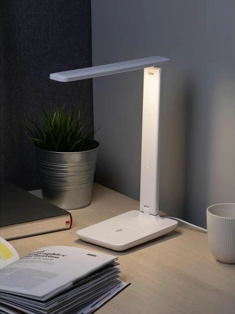 Светильник настольный для школьника поворотный на подставке 10Вт светодиодный ЭРА белый