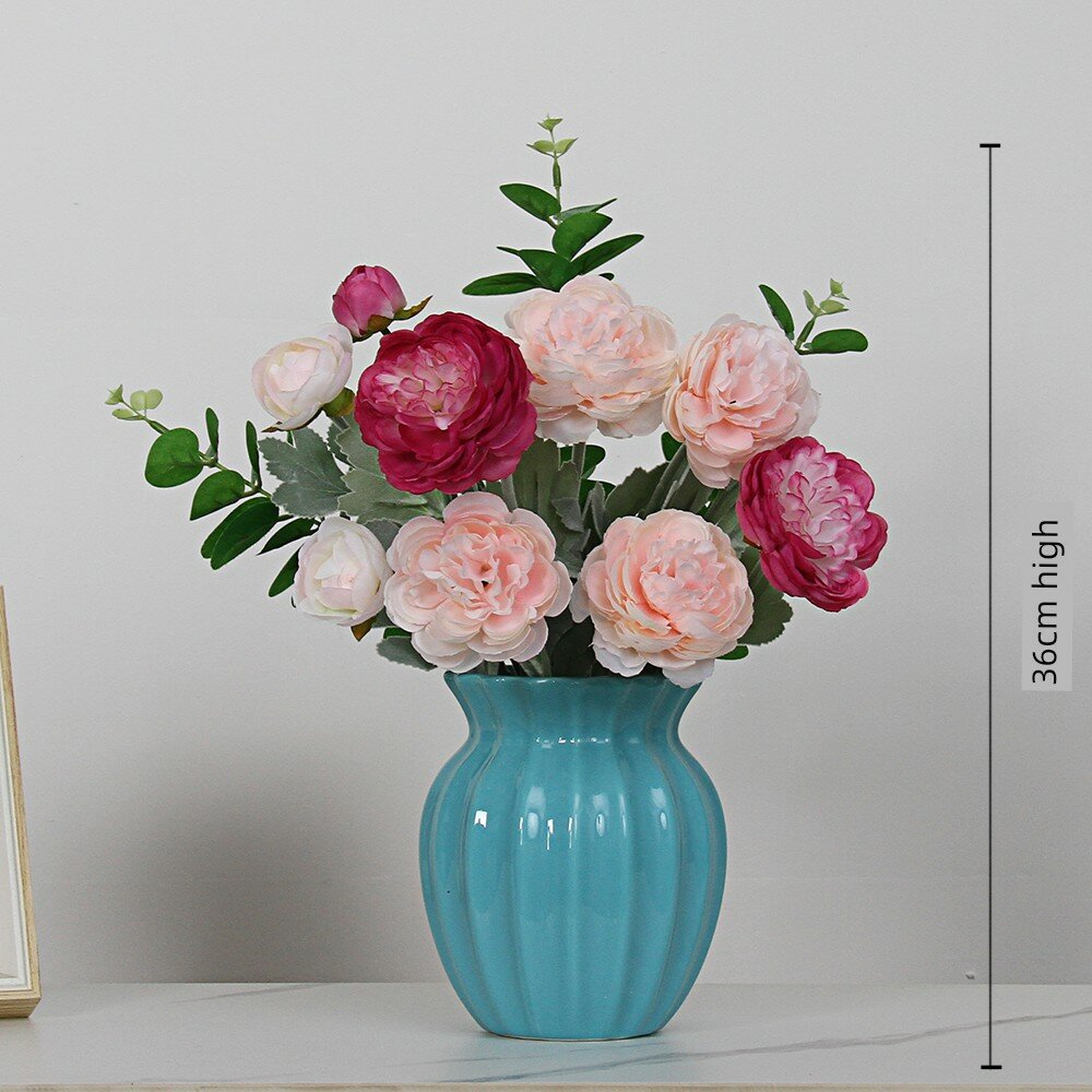 Скандинавский обеденный стол, керамическая ваза, сине-белый цветочный сосуд, композиция из цветов, пионы, эвкалипт,