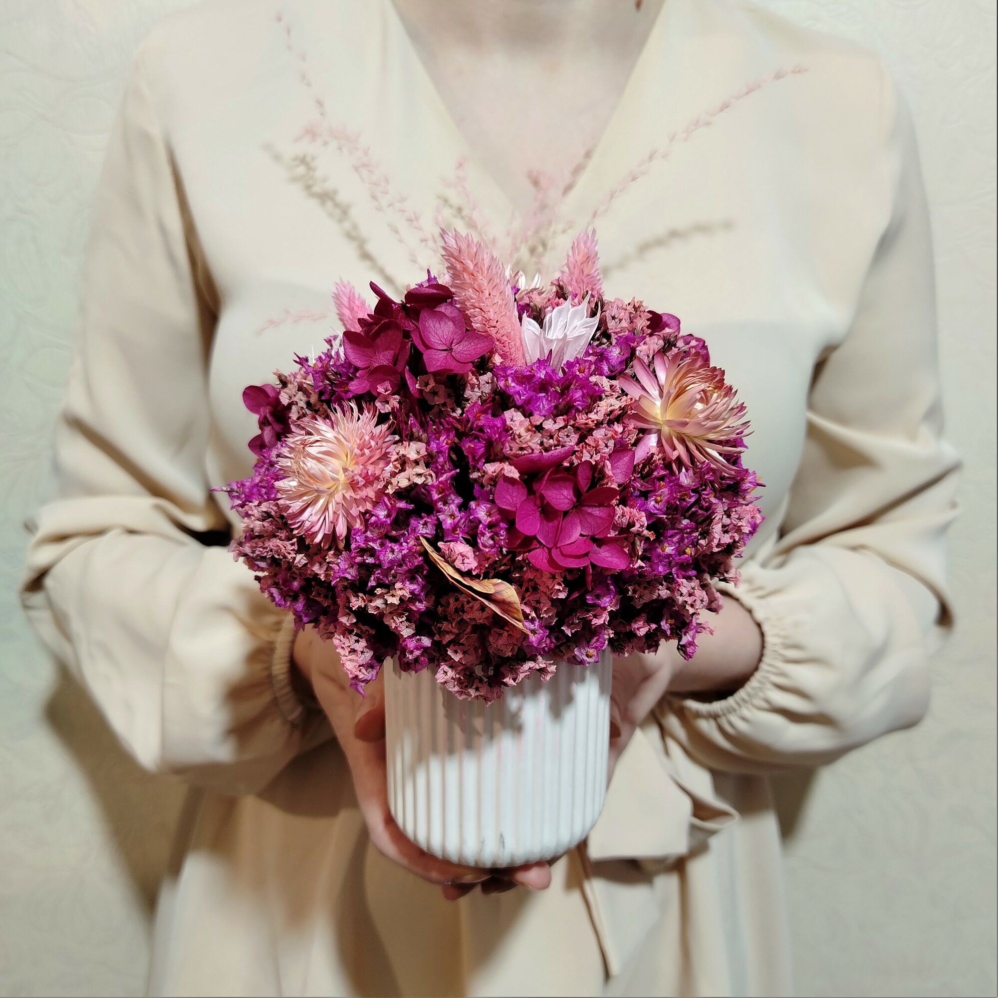 Композиция из сухоцветов Floral Accord, розовая, в гипсовой вазе, 17 см