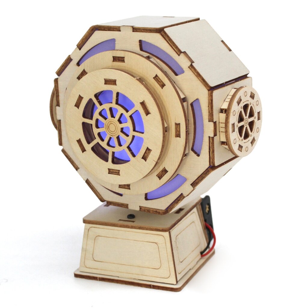 Набор для поделок "Деревянные машины времени" развивает мелкую моторику детей