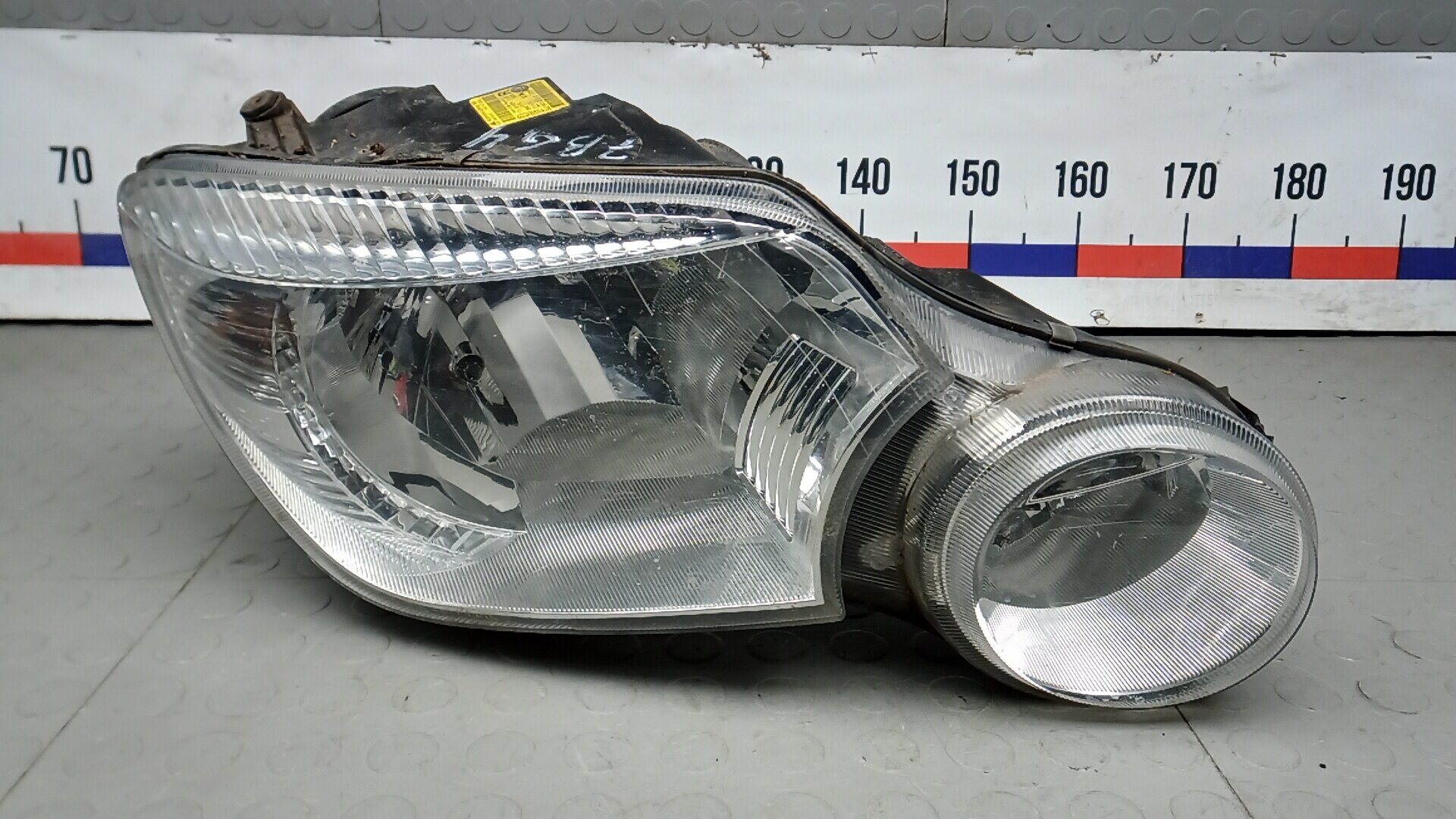 Фара правая SKODA YETI 1