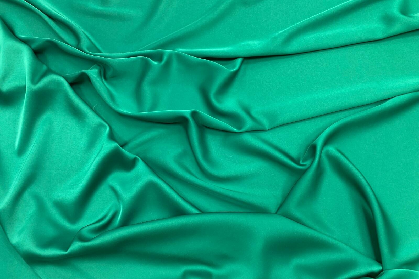 Ткань Сатин-стрейч под шелк изумрудно-зелёный, 140 г/пм, ш142см, 0,5 м