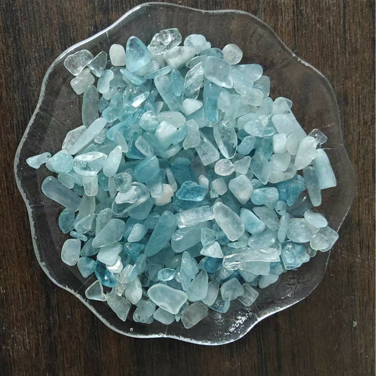 Натуральный необработанный аквамарин, обвитый проволокой, кристалл неправильной формы, россыпью, ручной работы, мелкие частицы необработанного камня, подарочный аксессуар, камень для рукоделия.