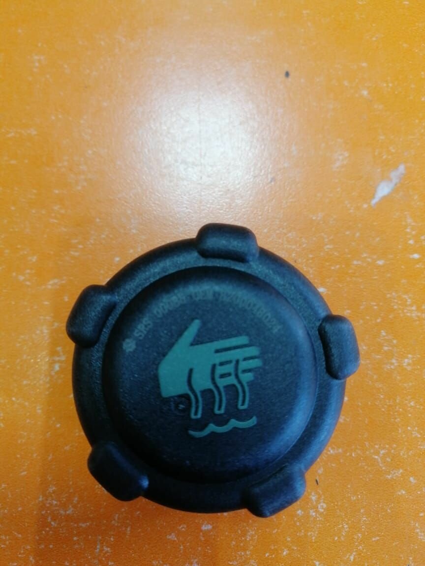 Оригинальная крышка расширительного бачка Рено Логан 1 Сандеро, Веста, Дастер Renault Logan/Sandero/Duster/Vesta