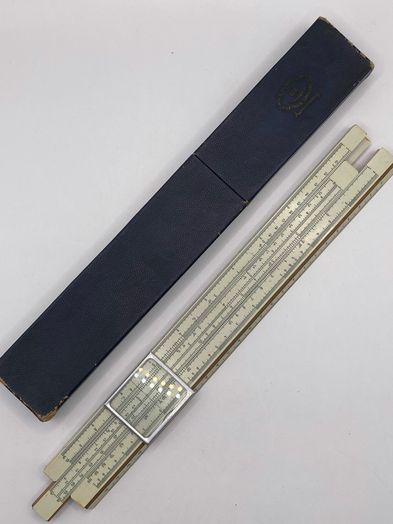 Логарифмическая линейка в родной коробке. СССР. 1951 год. Дерево. Полный комплект. Ленинград.