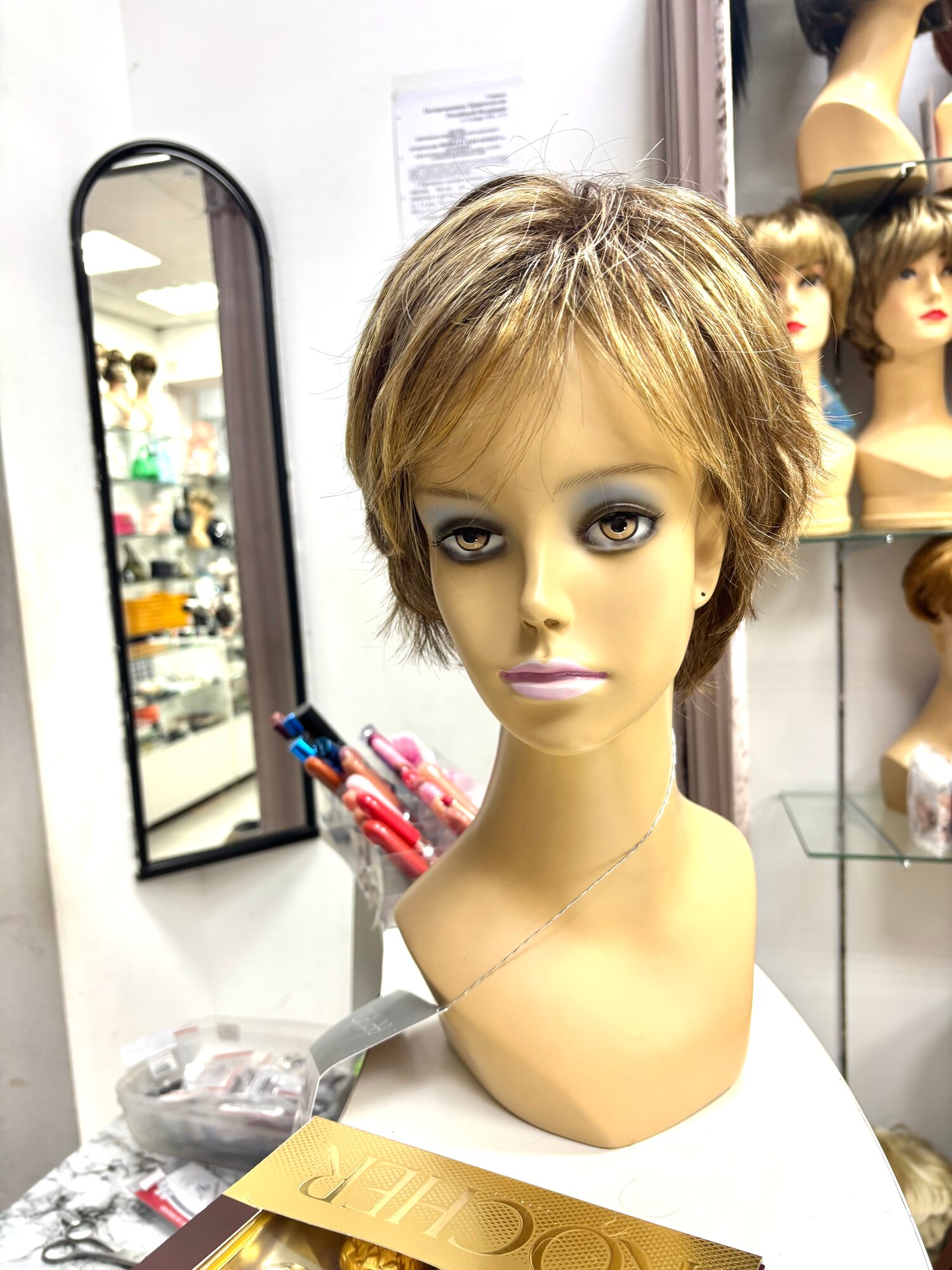 Искусственный парик Ellen Wille "Wing", термоволокно, короткие прямые волосы, каскад, 54-58 размер