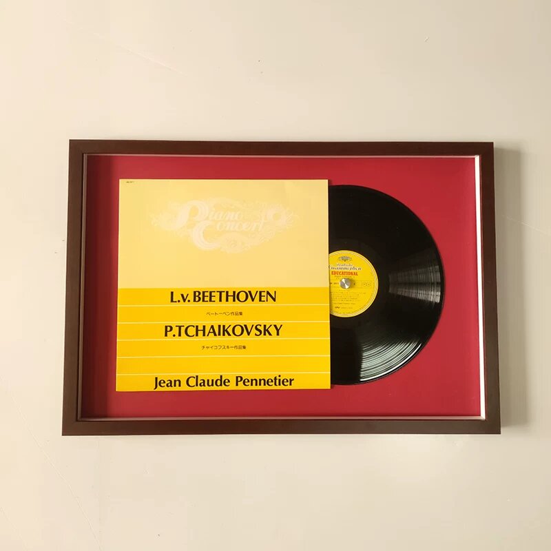 Натуральная деревянная рамка для альбомов с внутренним размером 40x60 см, красный фон, настенное крепление