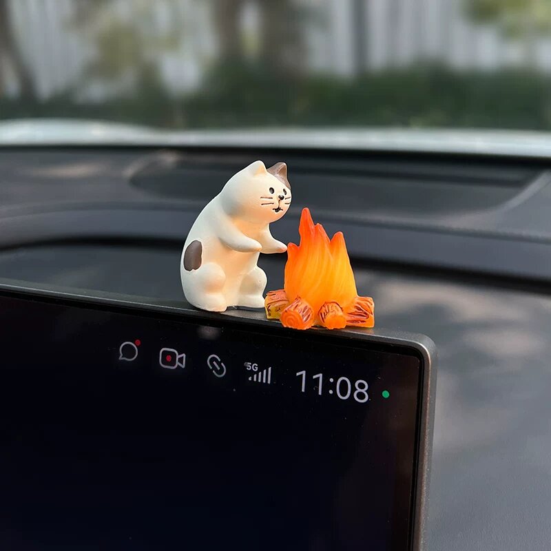 1 шт. Фигурка кота с поднятой лапой с мини-костром для автомобильной панели - Креативный интерьерный декор (Включает