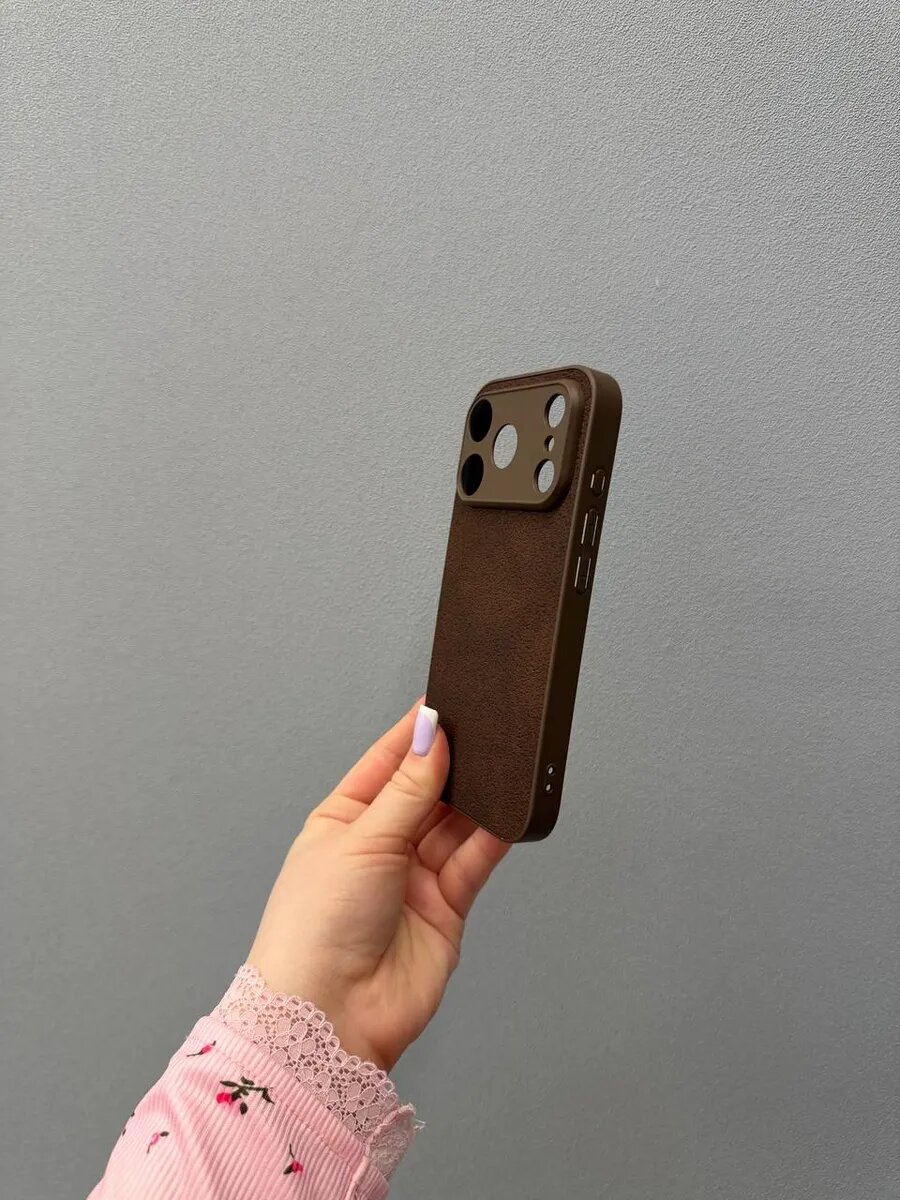 Чехол на Iphone 17 Pro, коричневый, брутальный, приятный на ощупь. — фото 1