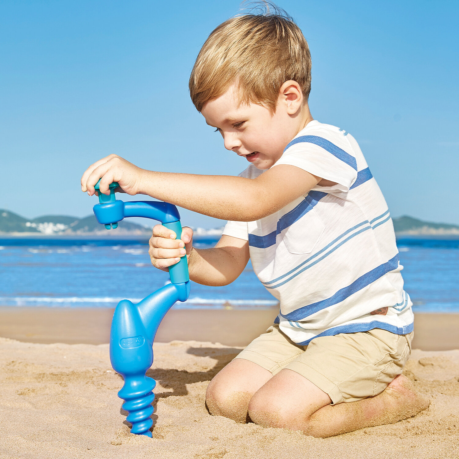 Игрушка для игры в песочнице и на пляже Hape Бурильщик E4066_HP