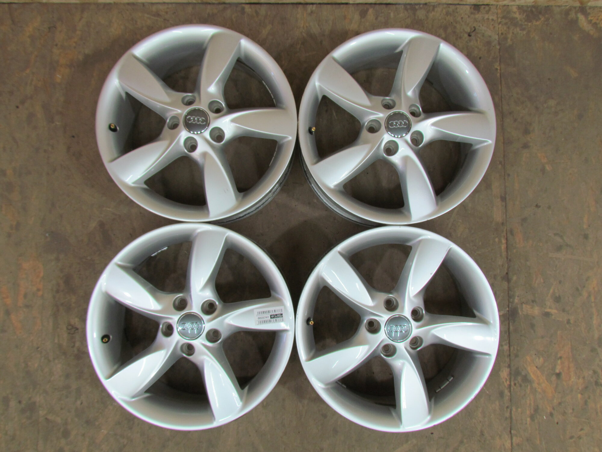 Комплект колесных дисков Audi R17 6J ET48 5*112 DIA57.1 (оригинал) 0025741