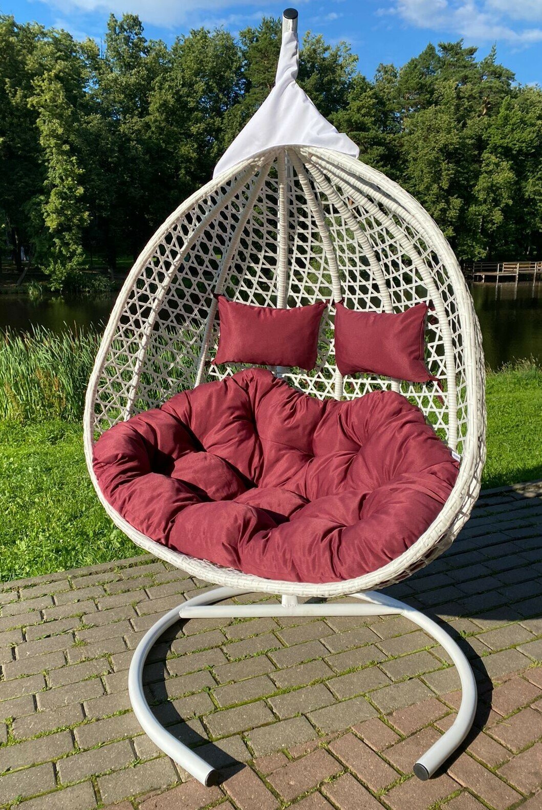 Подвесное двухместное кресло-кокон фиджи белый (бордовая подушка, полиэстер)