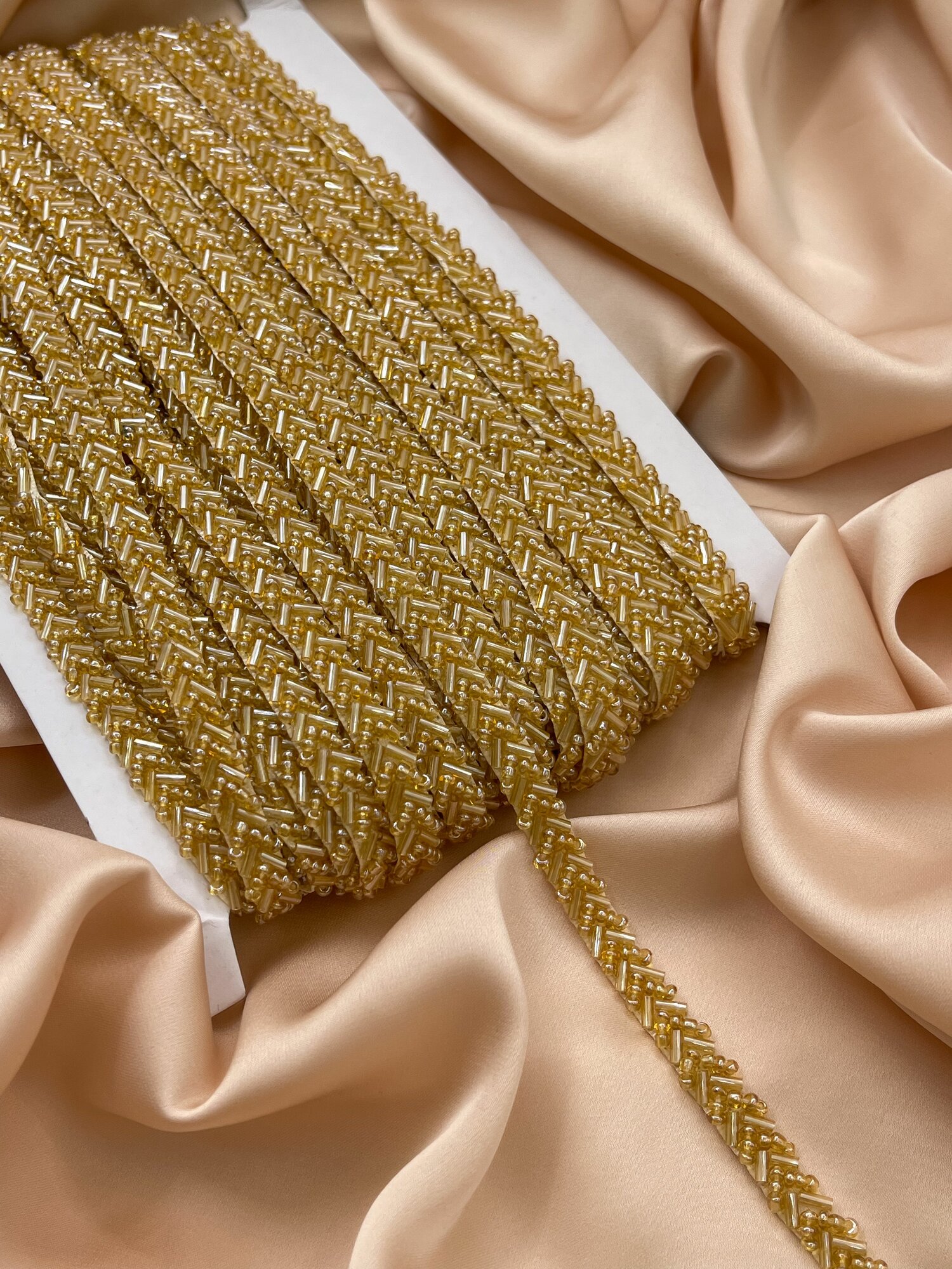 Тесьма из бисера и стекляруса горчичная 1,5 метра