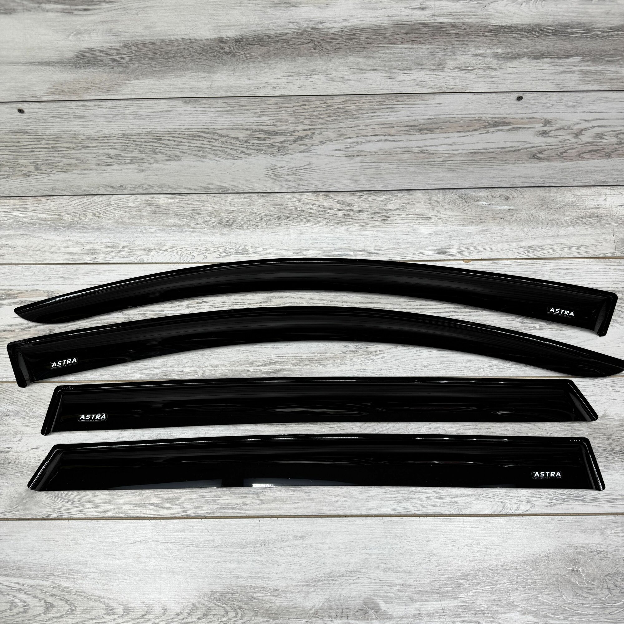 Дефлекторы (ветровики) окон на Opel Astra H 2004-2012 универсал(Опель Астра)