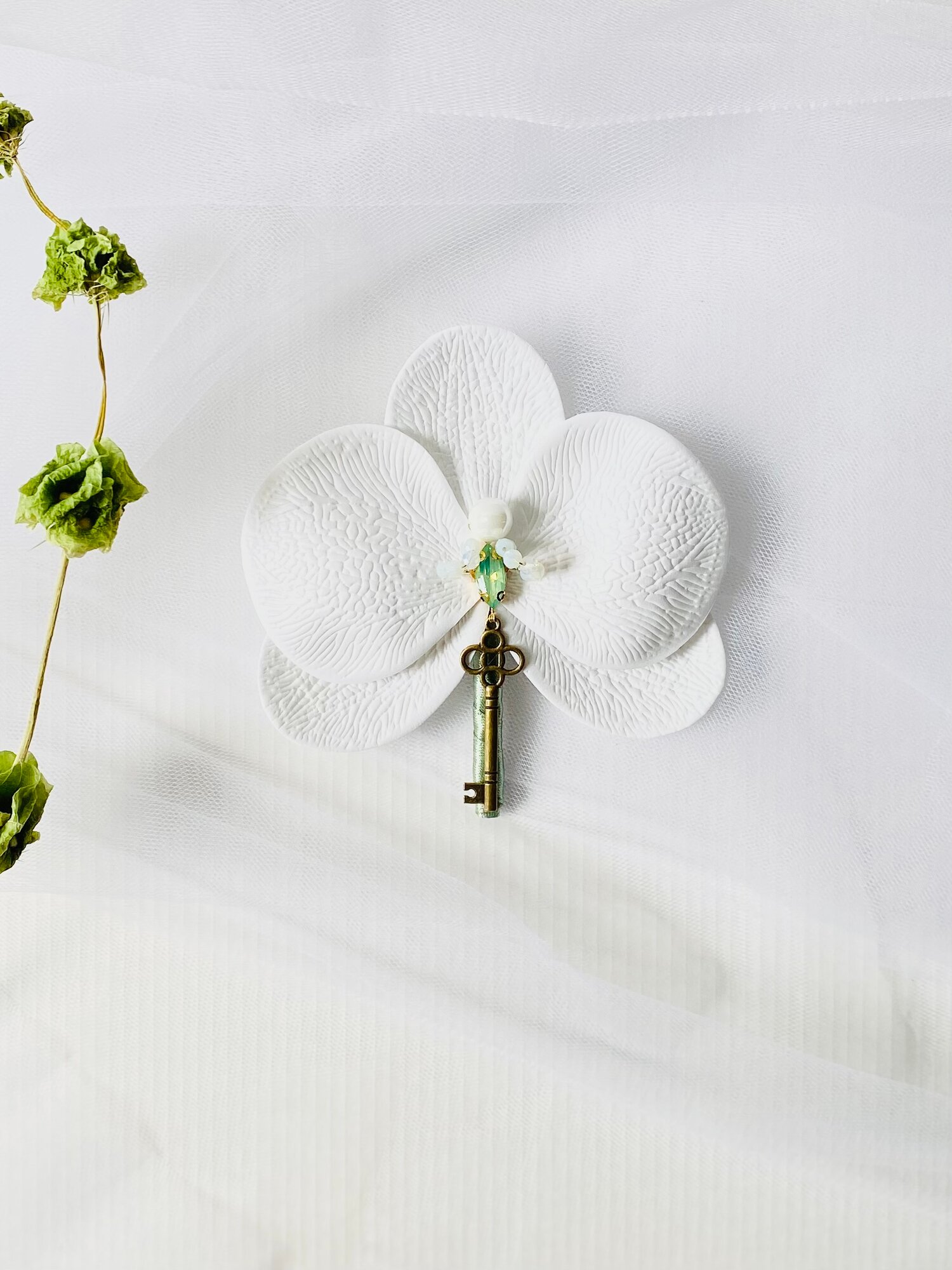 Бутоньерка «Arch» для жениха, для свидетеля, белый цвет