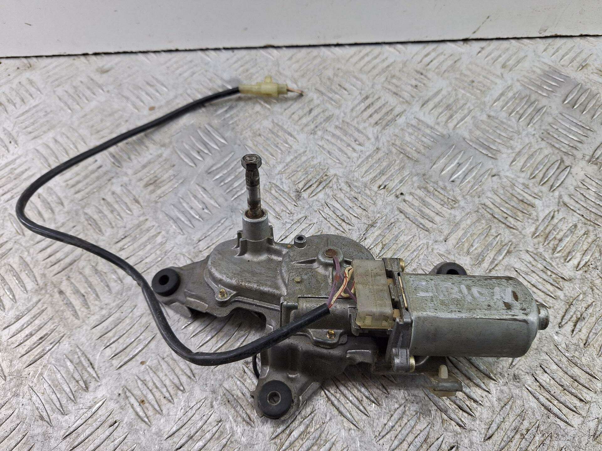 Моторчик заднего стеклоочистителя (дворника) Daihatsu Sirion M100 рест. 2004 85130-97201