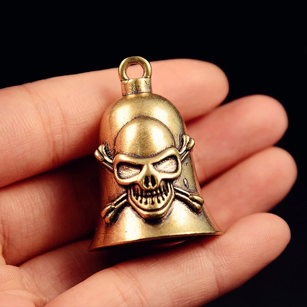 Металлическая статуэтка черепа с колокольчиками