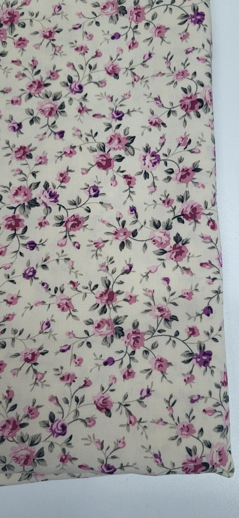 Ткань плательная, вискоза 100%, плотность 185г/м², ширина 147см, уп:1м*1,47м