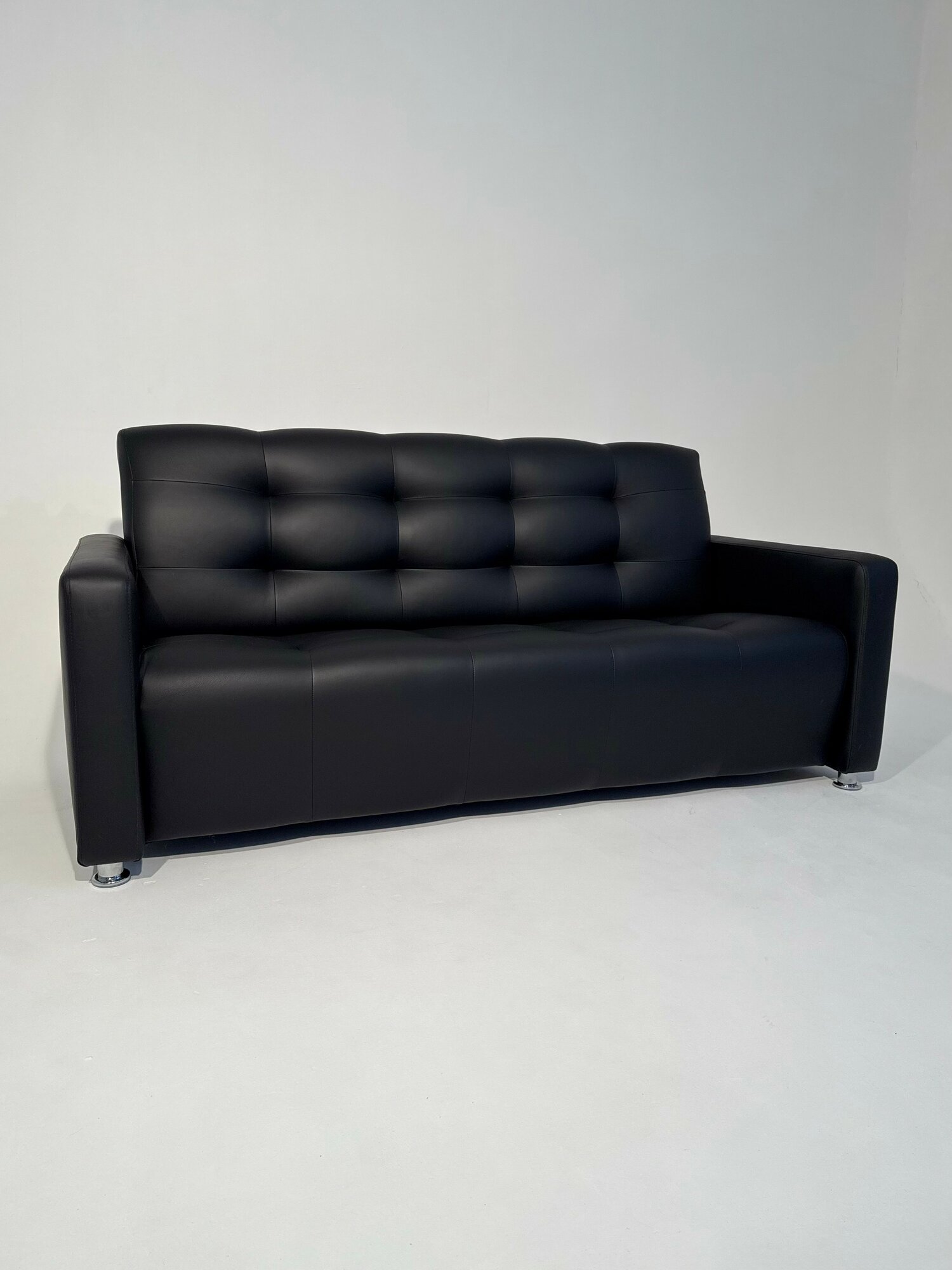 Диван офисный Канцлер, механизм Нераскладной, 180х82х85 см, чёрный матовый