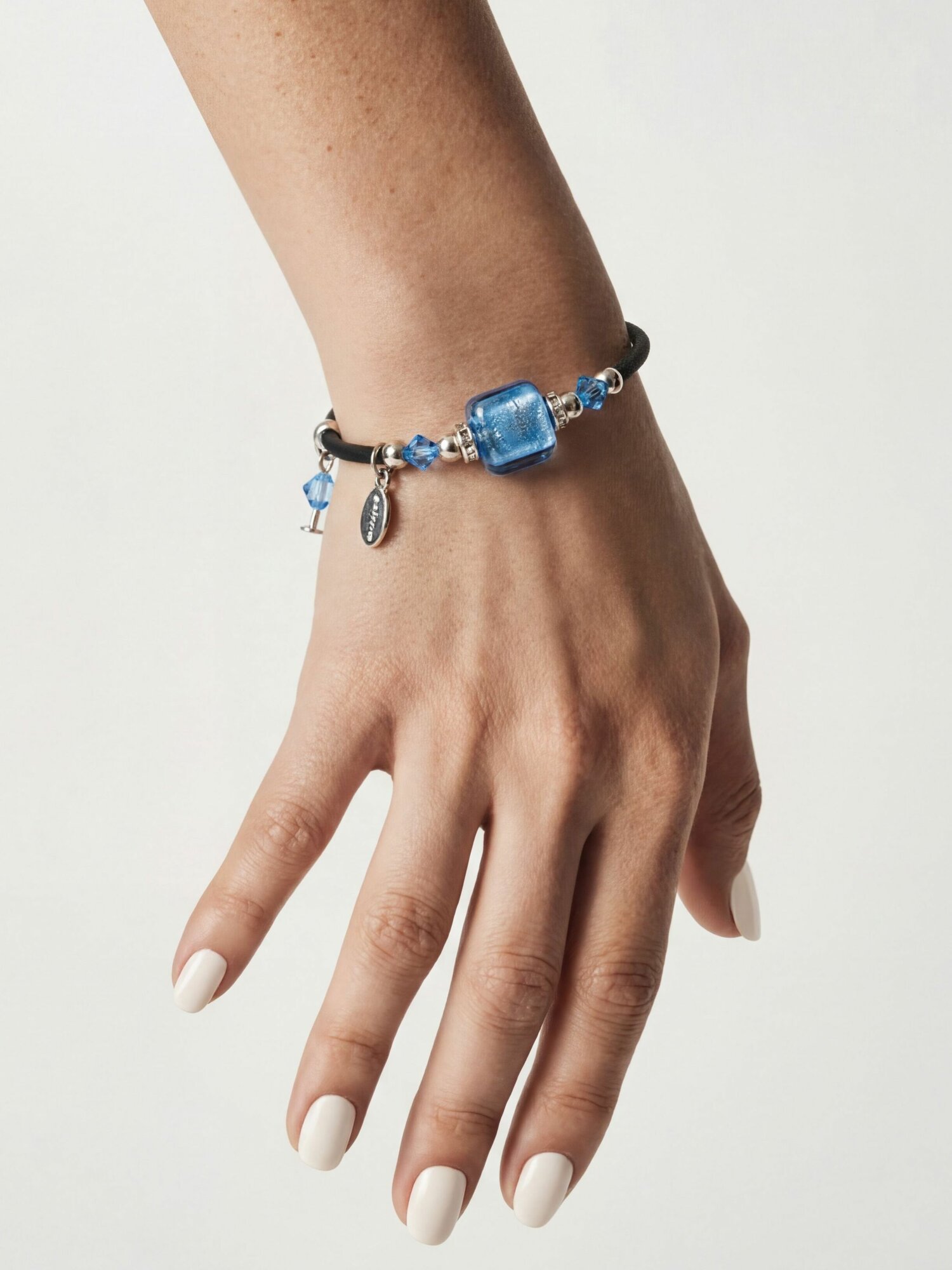 Незамкнутый браслет, муранское стекло, стразы, стекло