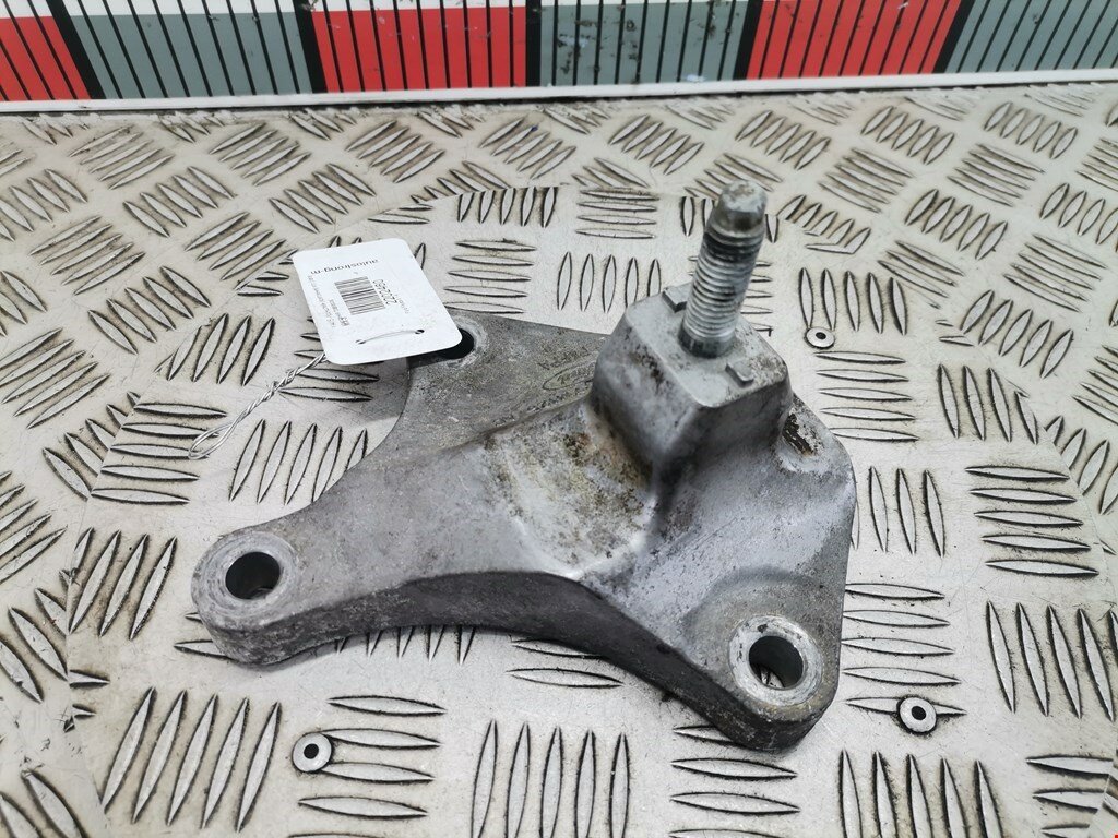 Кронштейн (крепление лапа траверса) кпп Ford Fiesta 5 2S617M125AC арт. 2202460