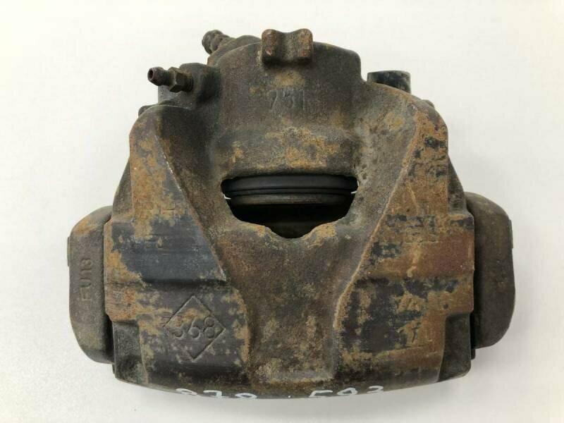 Суппорт передний правый Renault Duster 2012 кат.номер: 410018218R