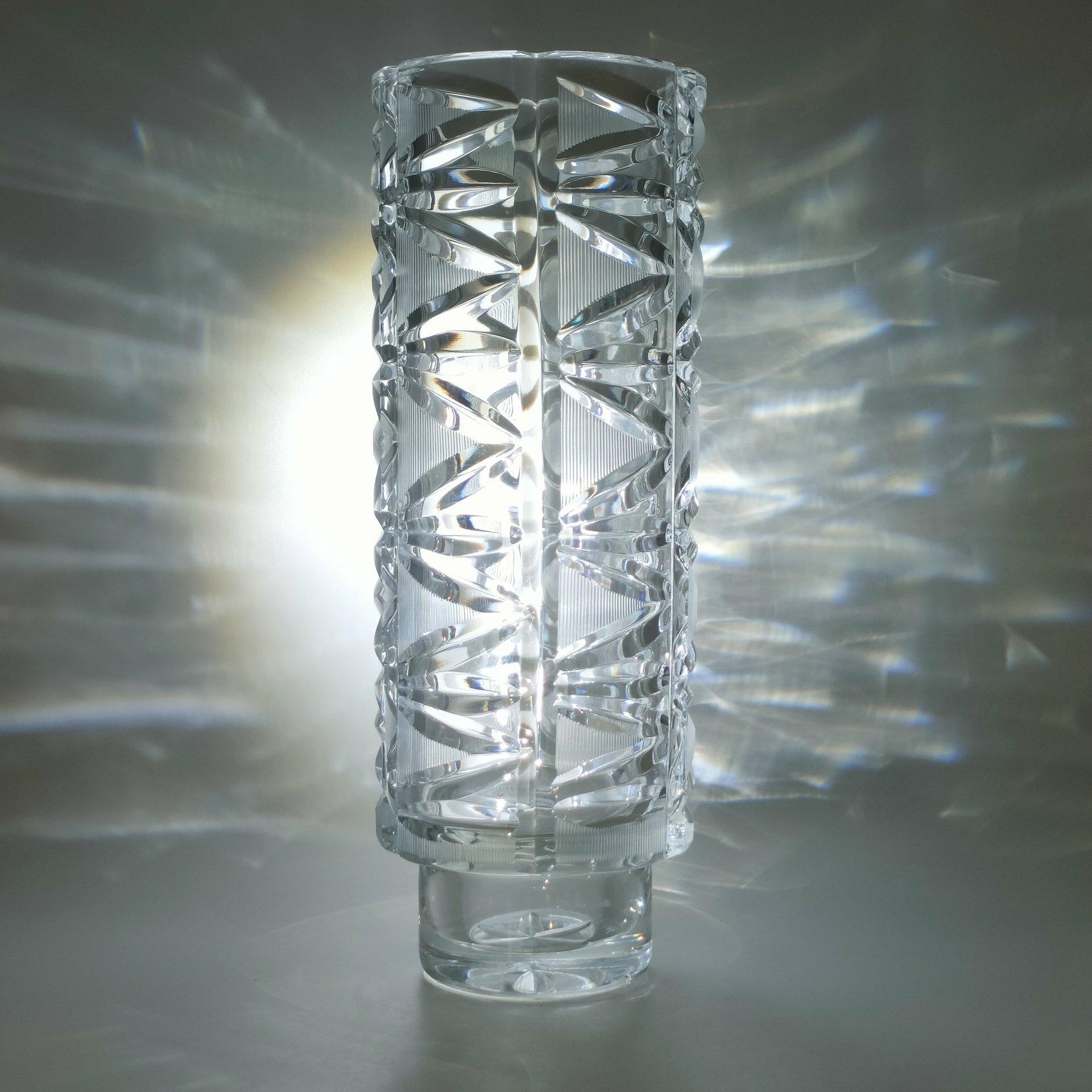 Ваза для цветов с геометрическим декором на высокой ножке, хрусталь