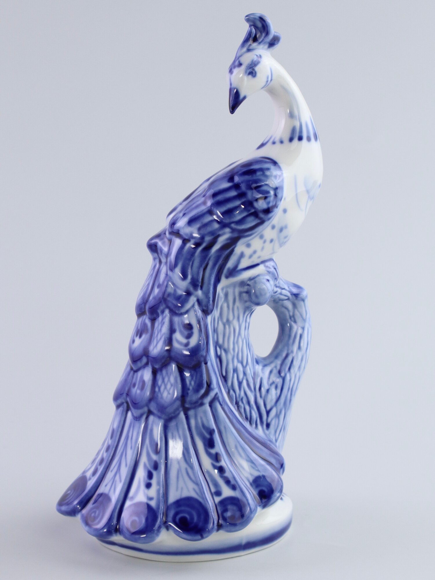 Скульптура из фарфора "Птица счастья". Ручная роспись. Галактика г. Гжель