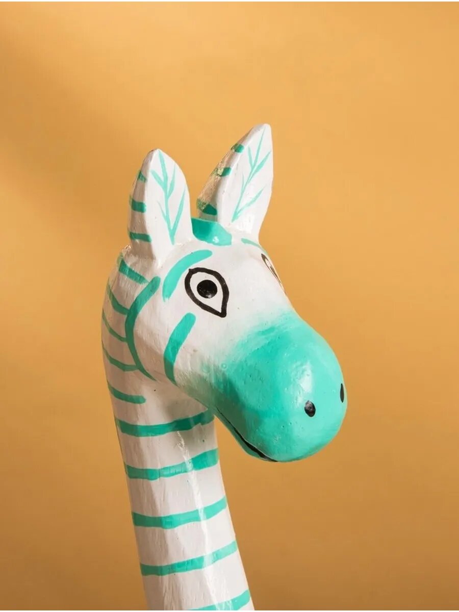 Элегантный деревянный сувенир "Зебра"