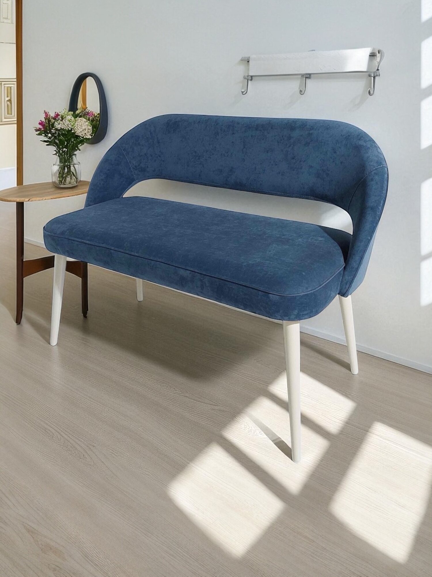 Тахта диван, кафе, гостиной Цвет ткани синий, Цвет ножек слоновая кость, 118 см, камебель