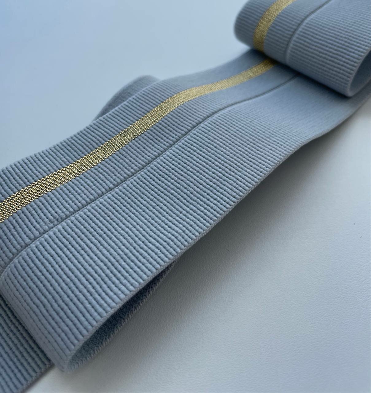 Бейка декоративная "Серая с золотой полоской", ширина 6см, длина 2м