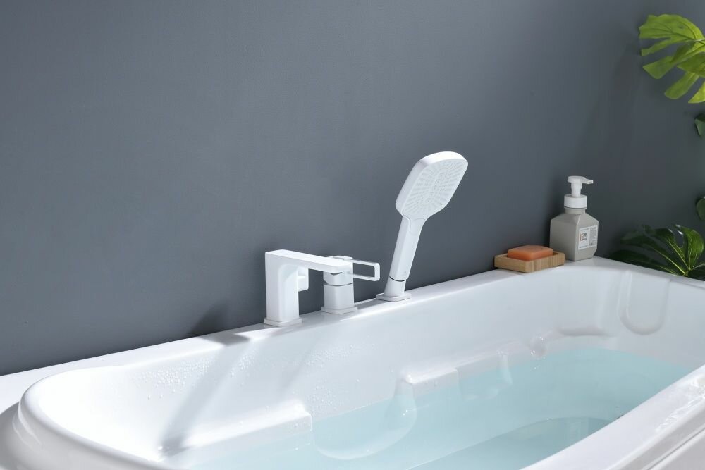 Смеситель на борт ванны GANZER GZ12133-F Белый