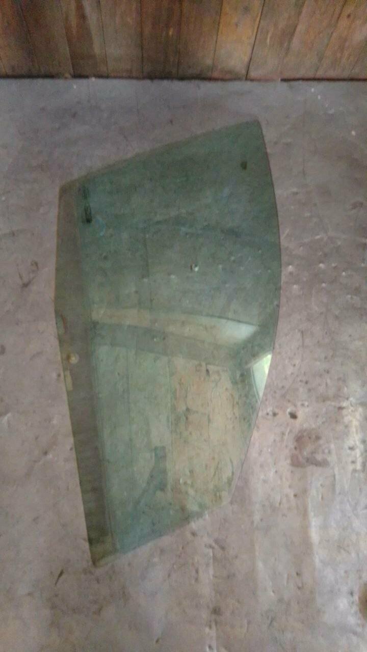 Стекло двери передней правой Ford Fiesta 5 2005