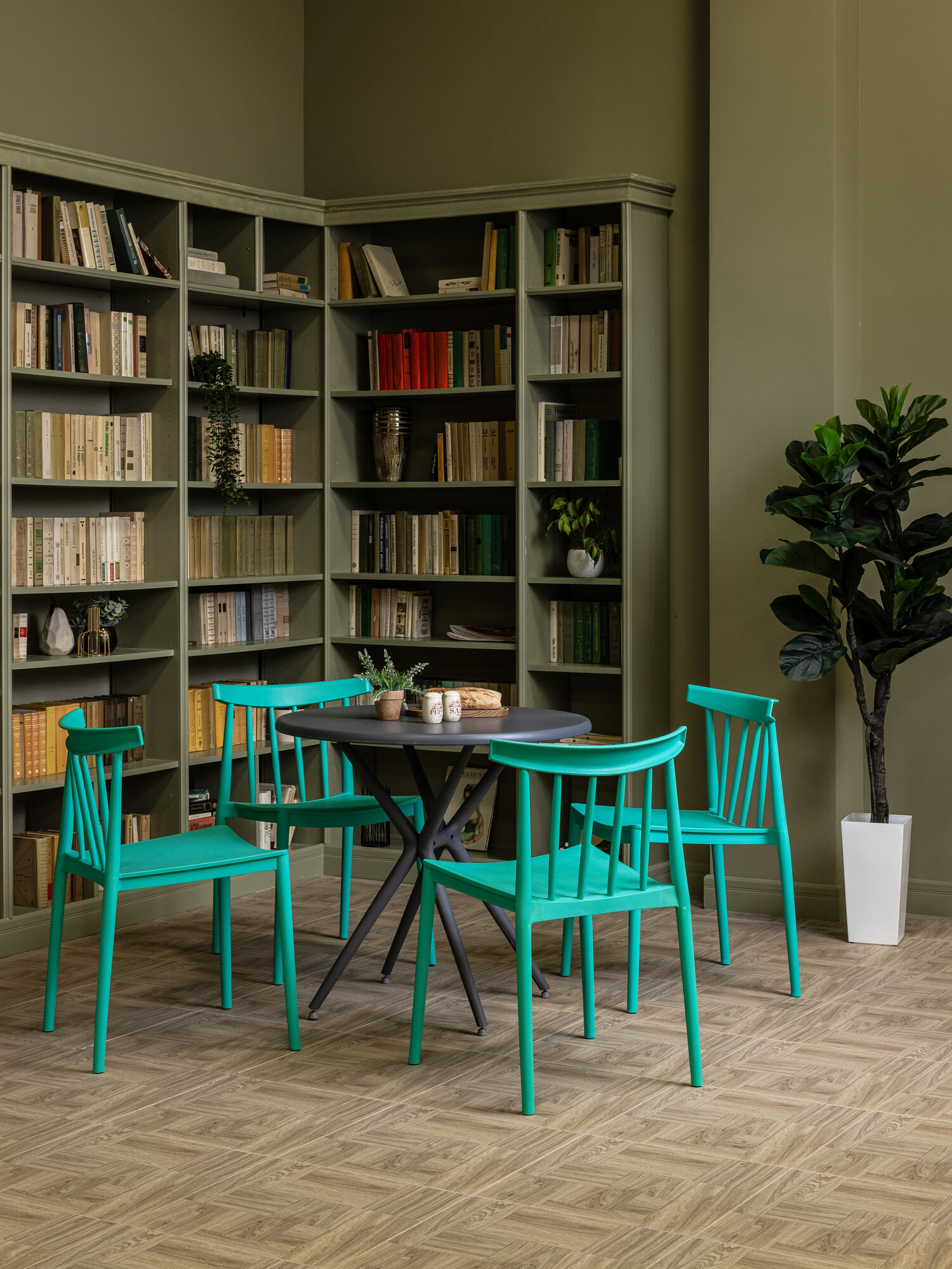 Комплект садовой мебели: серый стол Royal Family TOM + 4 стула KAI тиффани