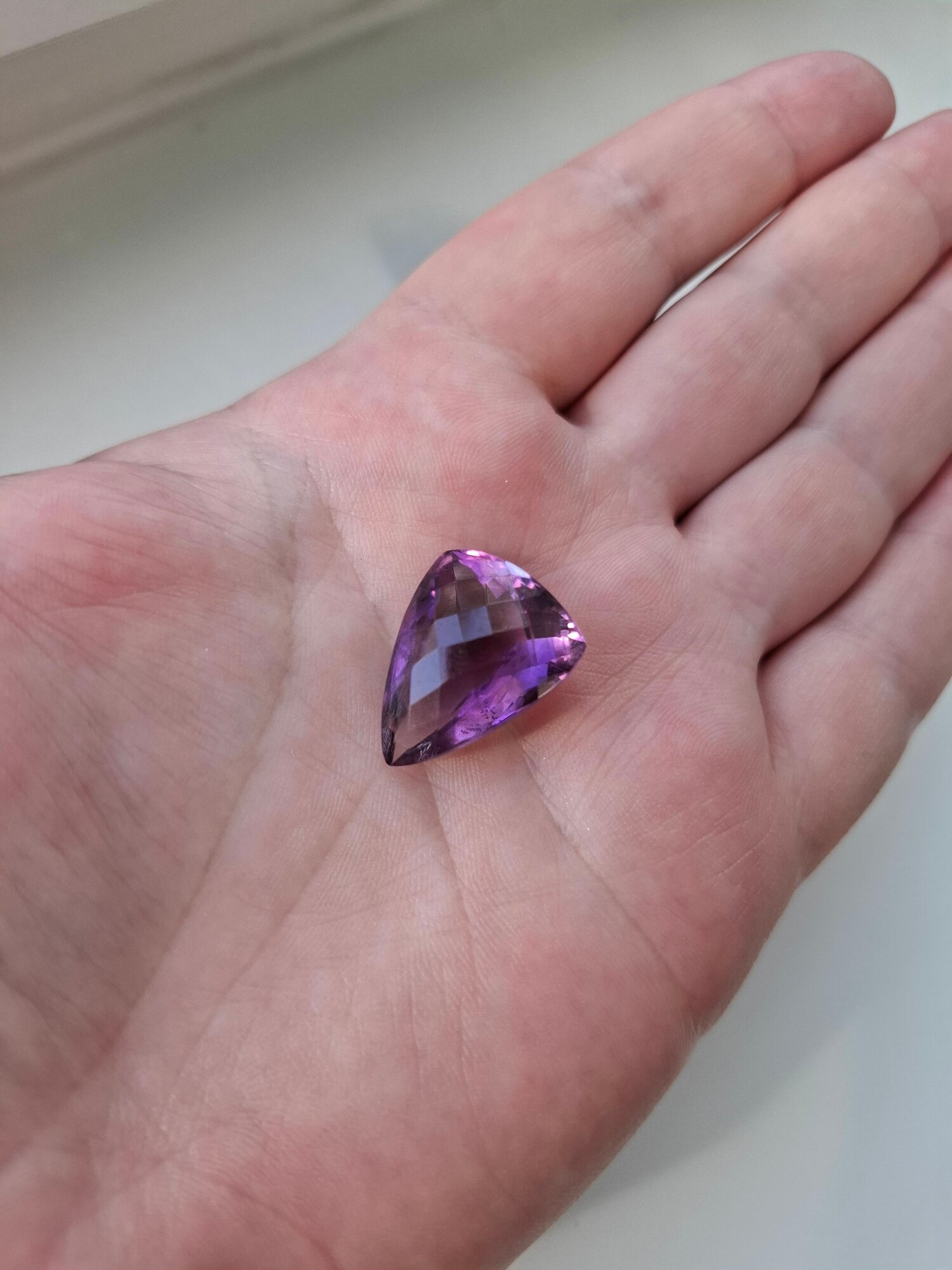 Природный аметист. 19 ct. цвет фиолетовый. Размер 21х16х10мм. Кварцевая группа.