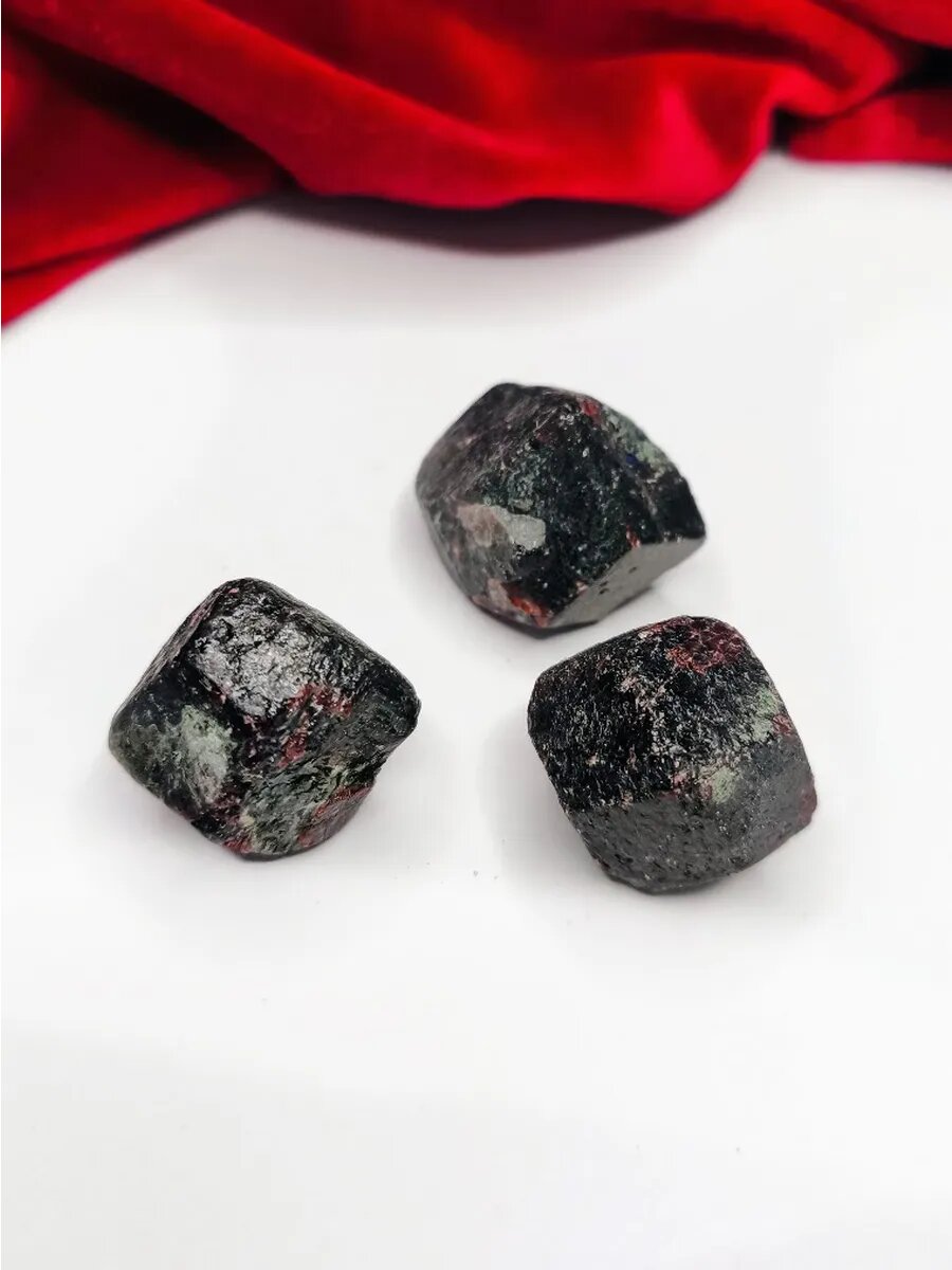 Минерал Гранат необработанный в мешочке 20-25 грамм