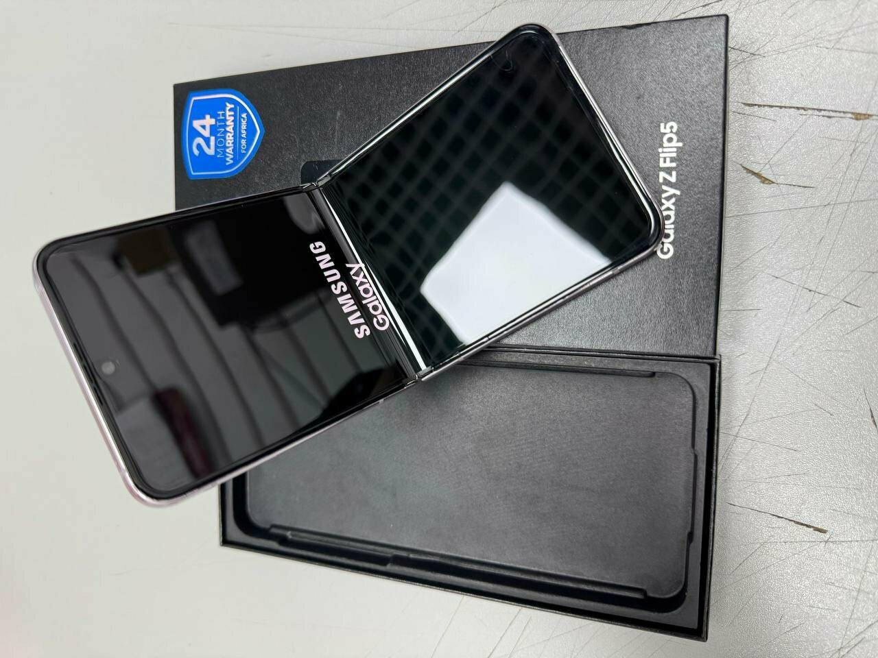 Смартфон Samsung Galaxy Z Flip5 8/512 ГБ, Dual: nano SIM + eSIM, лаванда