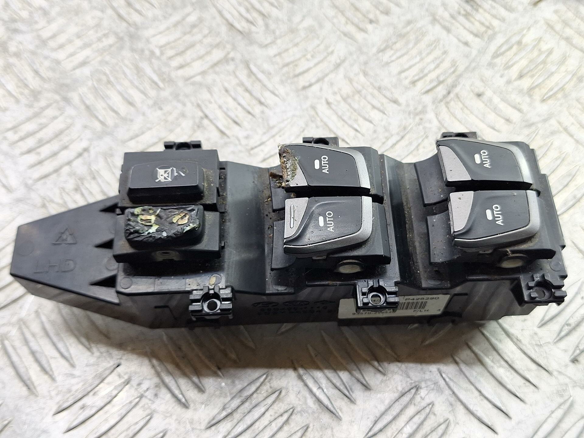 Блок управления стеклоподъемниками Hyundai Grand Santa Fe 2015 39S4901110