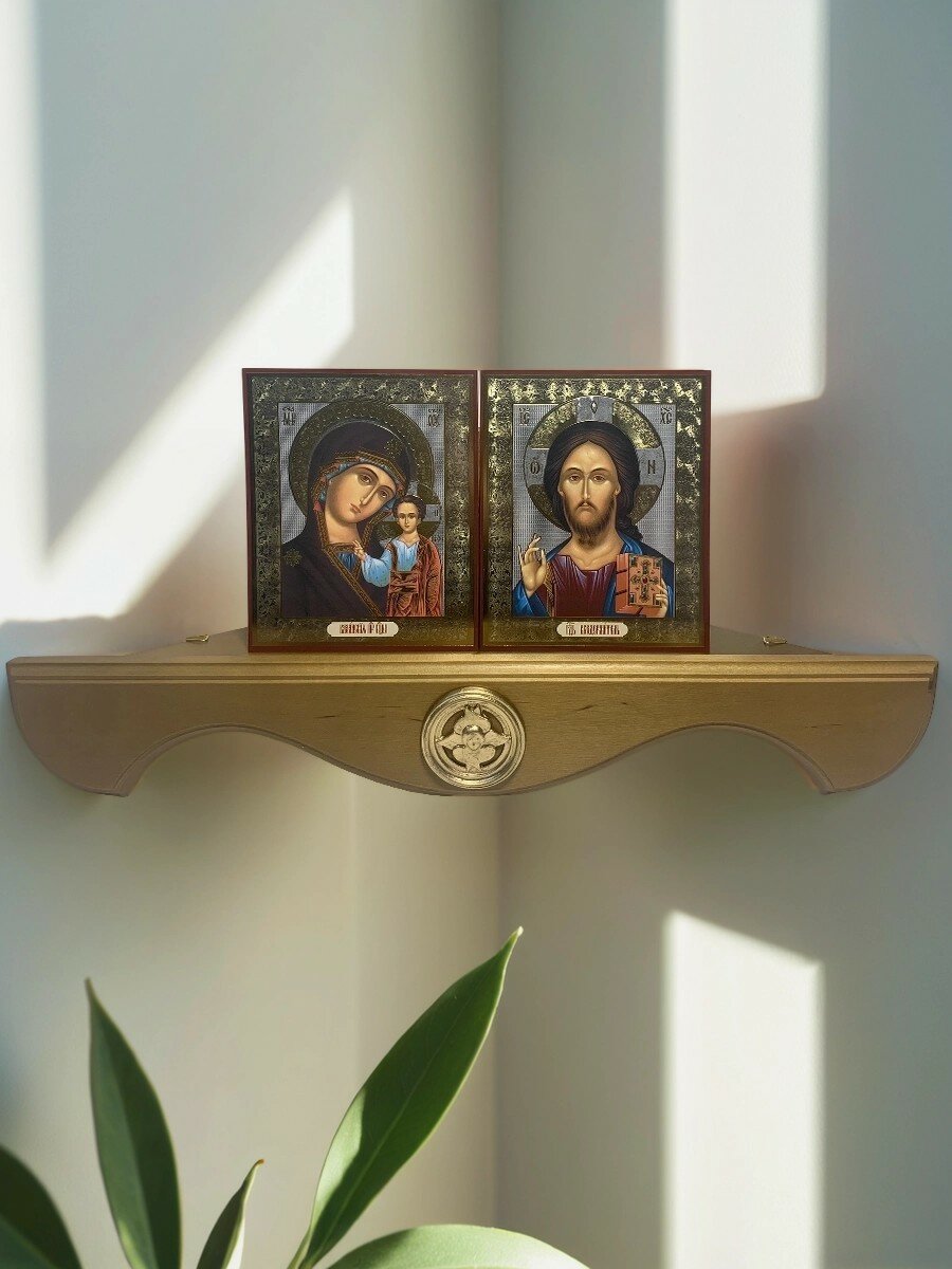 Полка для икон угловая настенная деревянная цвет орех резьба херувим длина 60 см домашний иконостас