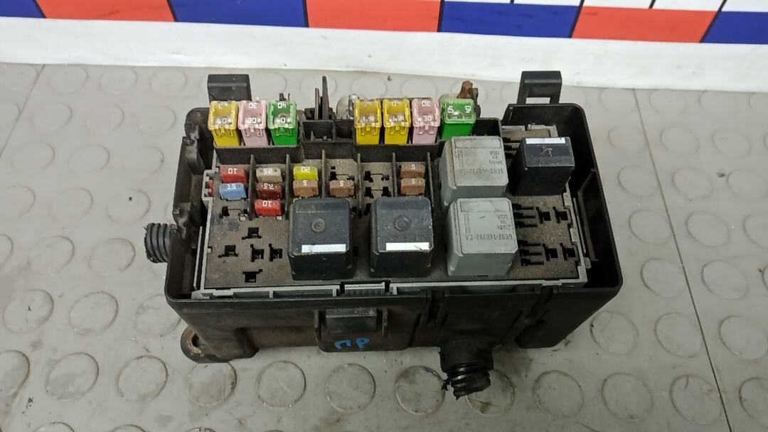 Блок предохранителей Ford Transit 7 2007